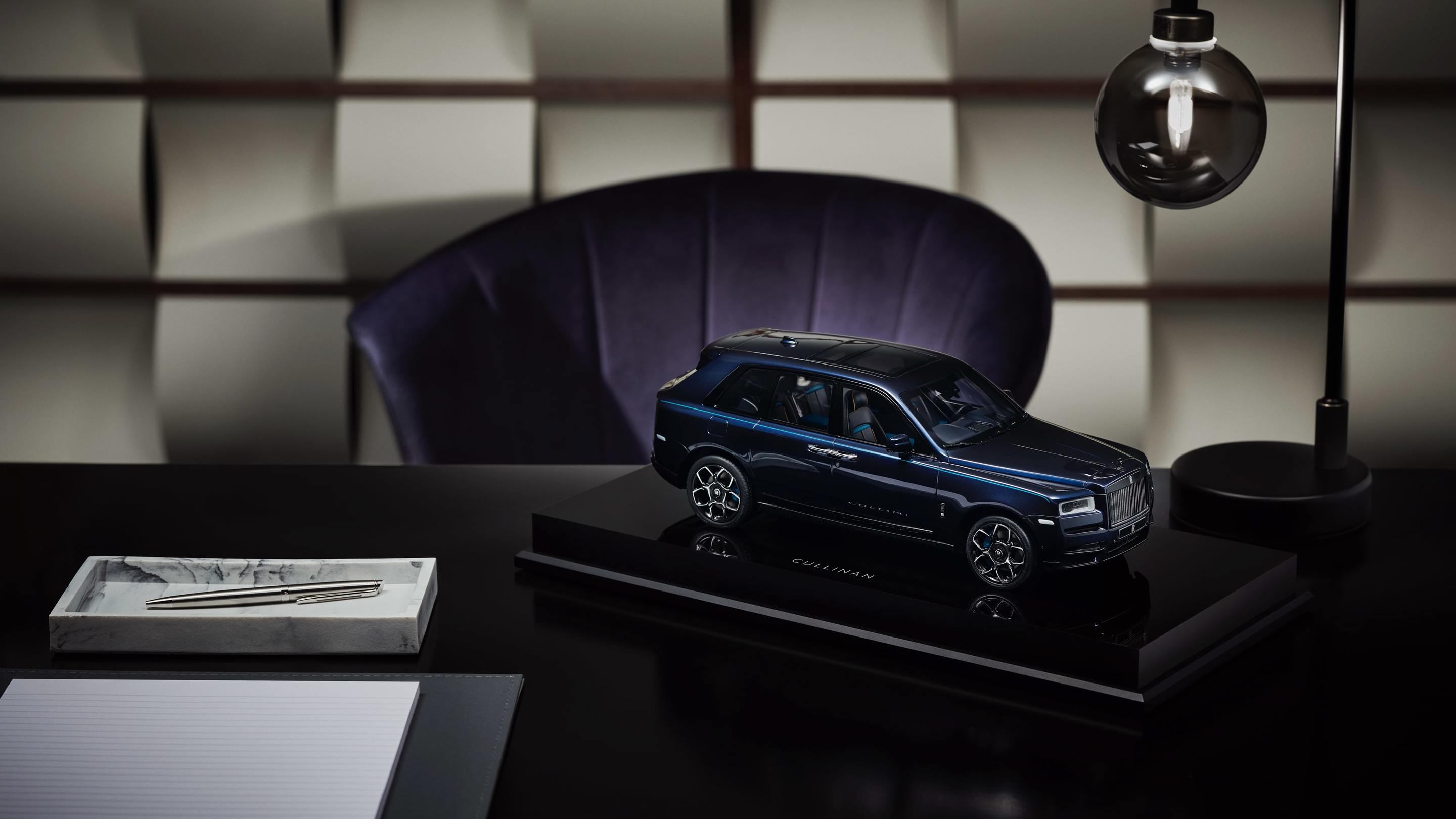 Replica Model Car Cullinan Black Badge 1:18