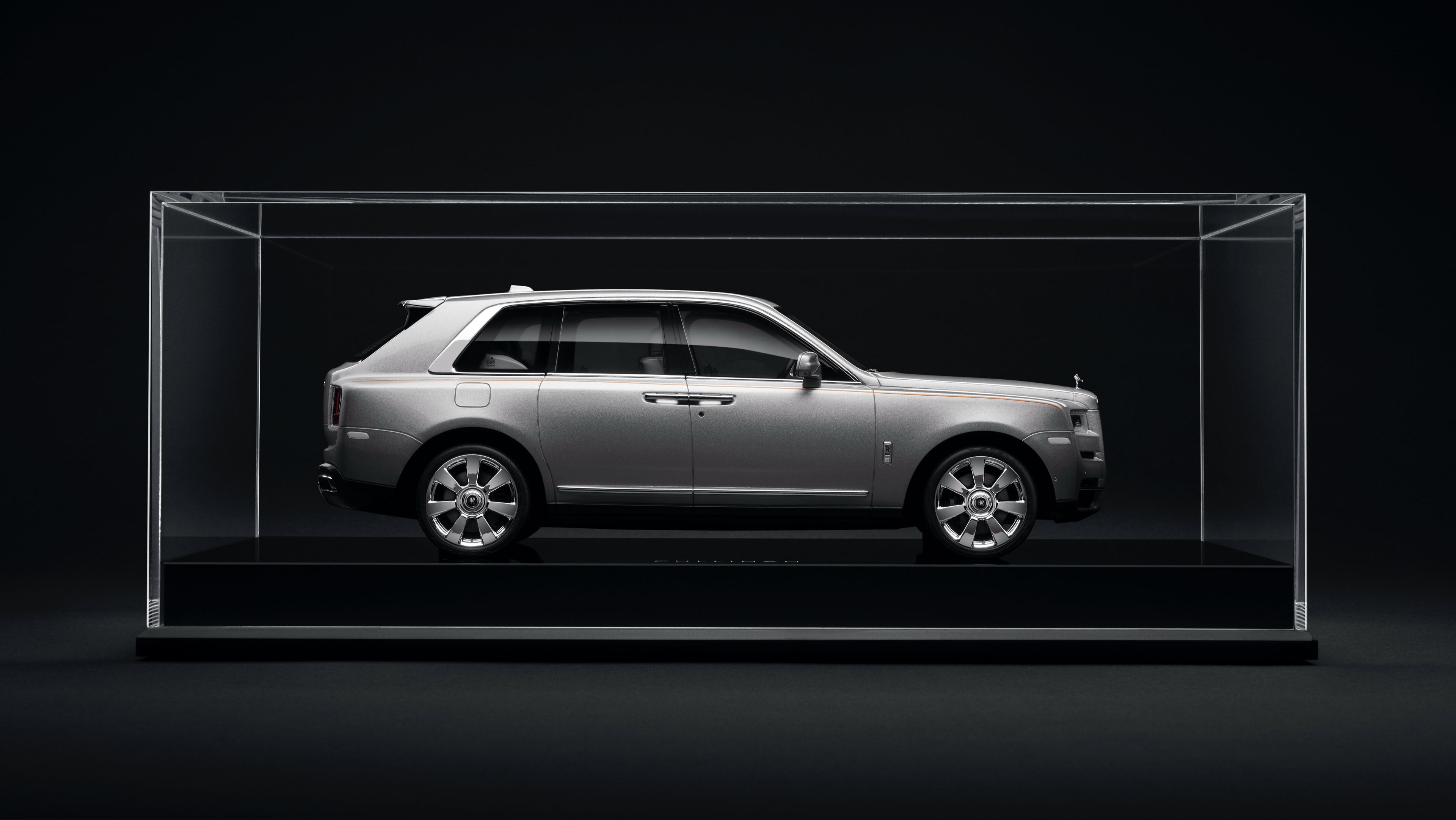 レプリカ・モデルカー CULLINAN 1/18 レプリカ・モデルカー CULLINAN 1/18